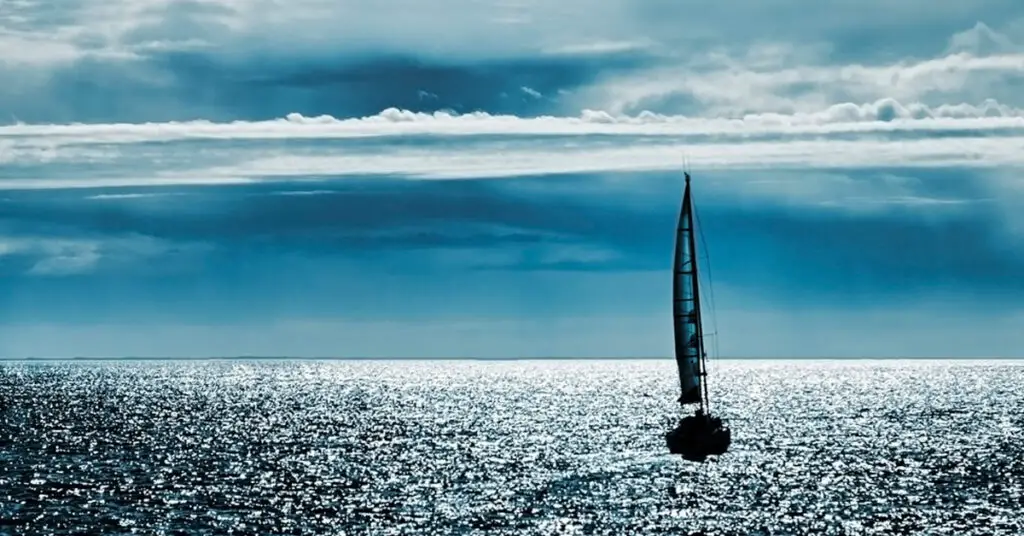 Can You Live on a Boat in the Ocean? Exploring the Feasibility and ...