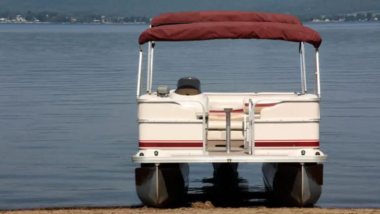 Pontoon Boat with Inboard Motor (Exploring the Pros & Cons of Pontoons ...