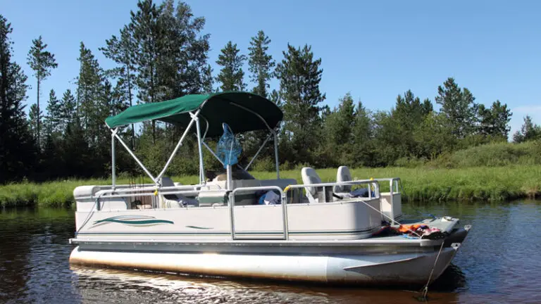 Pontoon Boat with Inboard Motor (Exploring the Pros & Cons of Pontoons ...