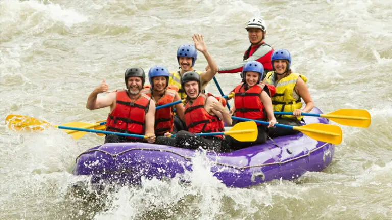 Kayaking vs. Rafting: A Guide to Choosing Your Ideal River Adventure ...